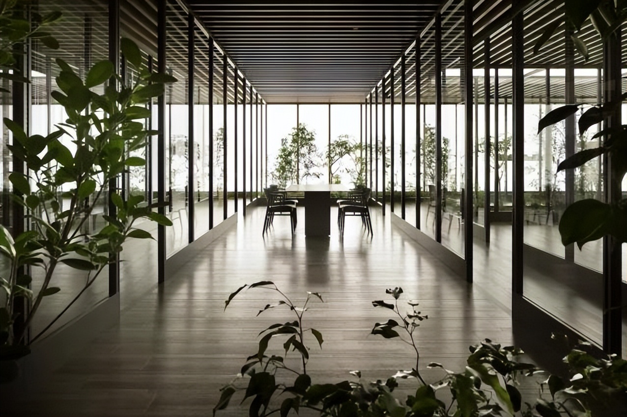 Reject the model office, there is a glass labyrinth wrapped in green ...