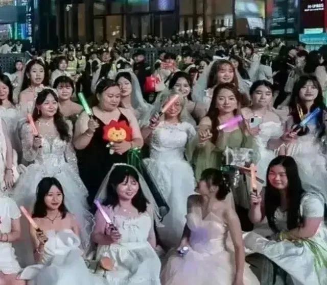 The concert shouted "marry me", the status of people depends on ...