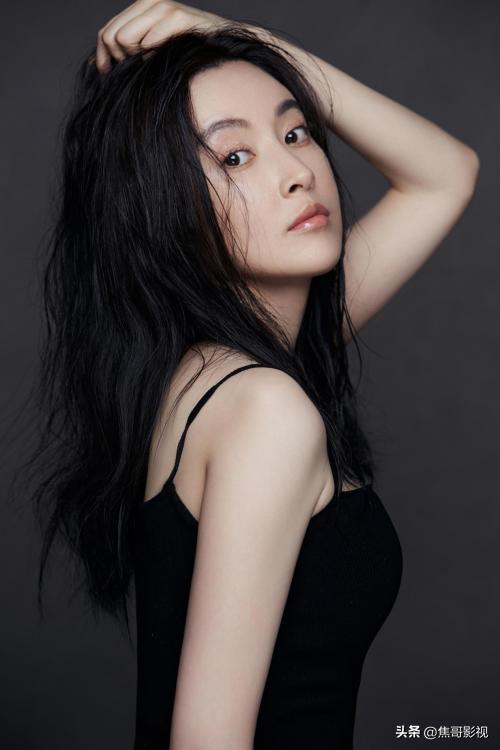 "Who is He" Nie Baohua's secretary "Hong Hong" played by Yu Yunxi - iMedia