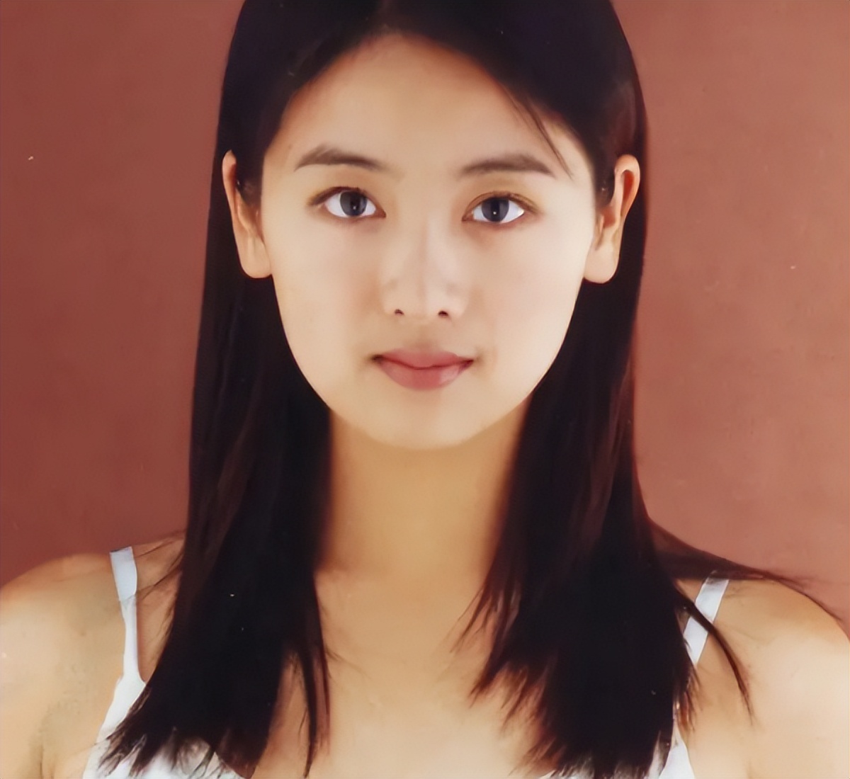 Once a childhood goddess, after marriage, she was super spoiled by the ...