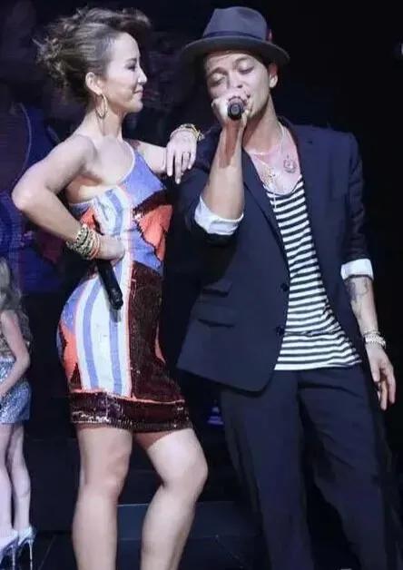 International Chinese singer Coco Lee's youthful memories, the face of ...