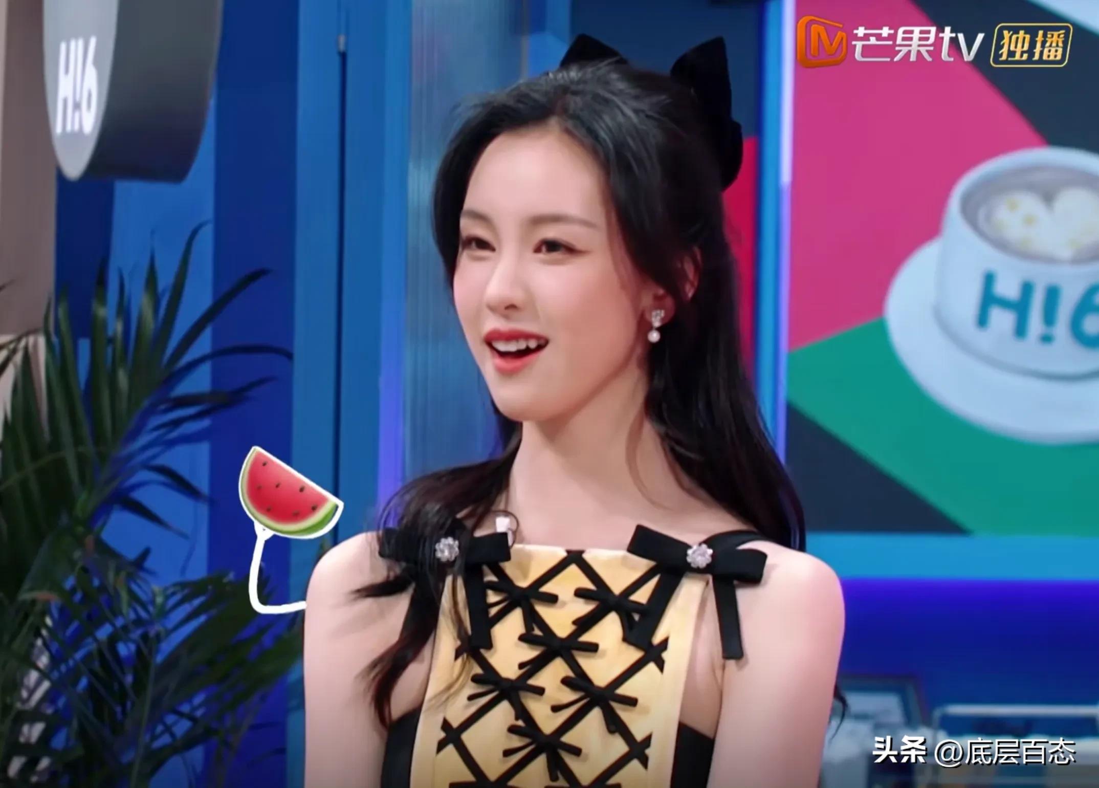 Chen Duling danced, and He Jiong couldn't help suggesting to pay. Did you learn the spacewalk ...