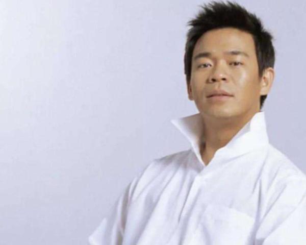 Sun Hao turned from a singer to an actor. At the age of 52, he was ...