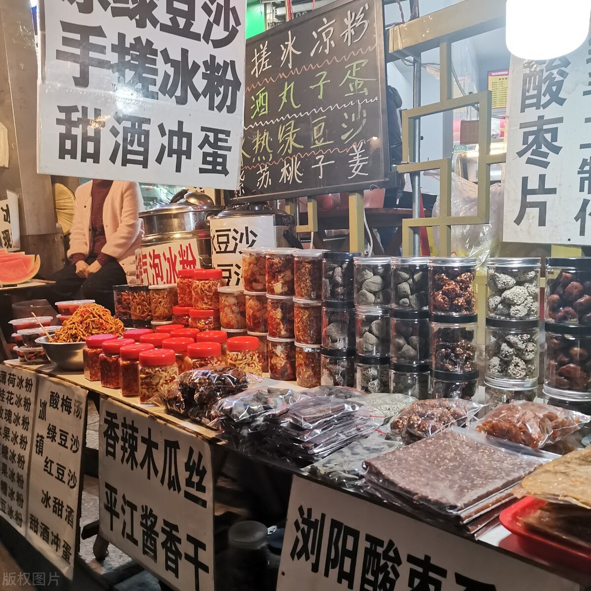 What are the delicious foods in Changsha's night markets? - iNEWS