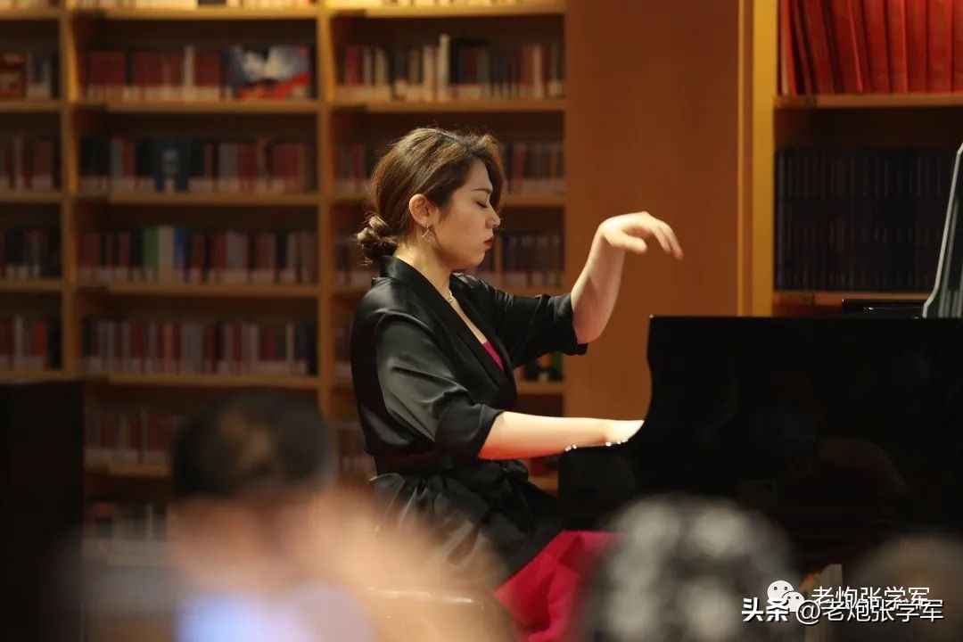 Personality is not a label, a gimmick is not a selling point, pianist ...