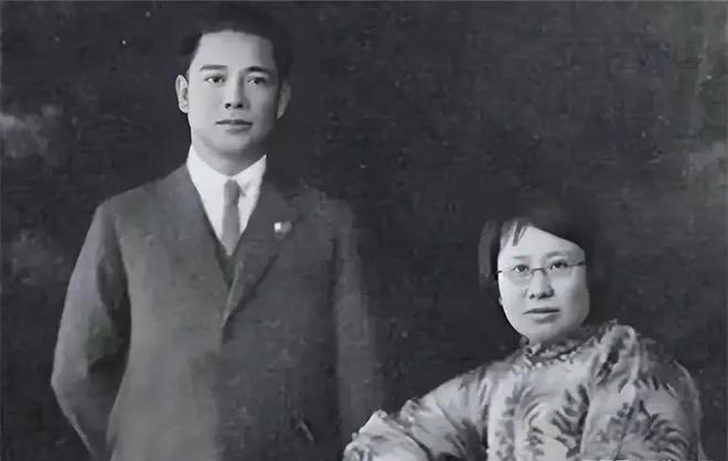 The kneeling statue of Qin Hui and his wife is still there, but the ...