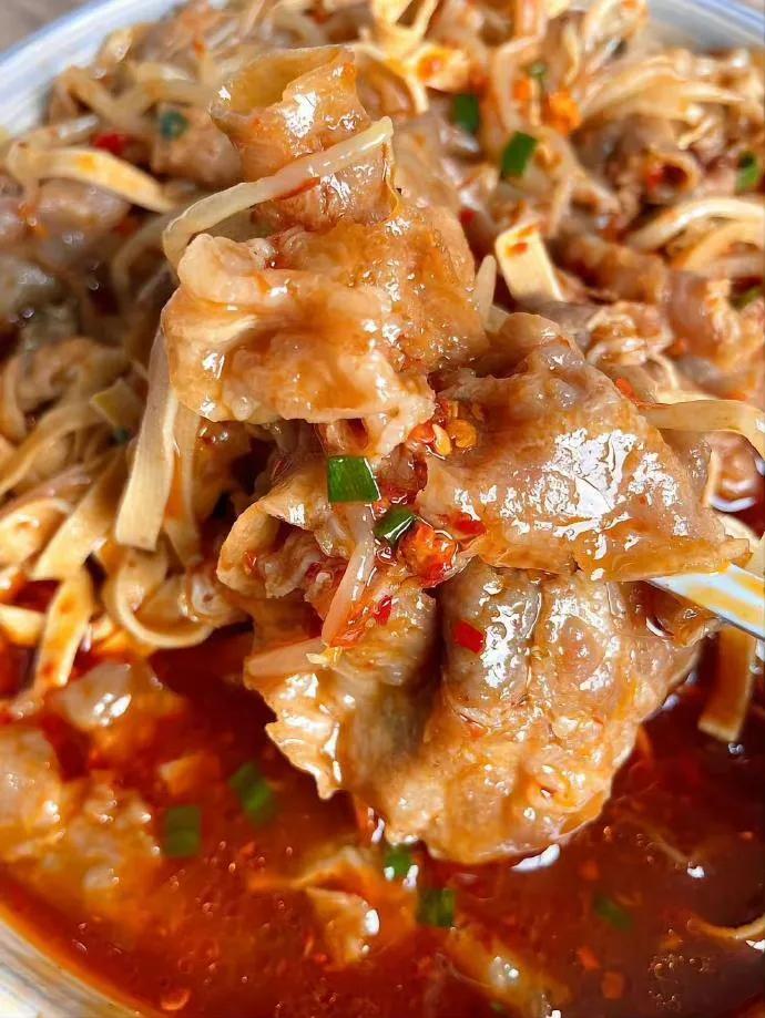 My mom's spicy fat beef is huge and delicious - iNEWS