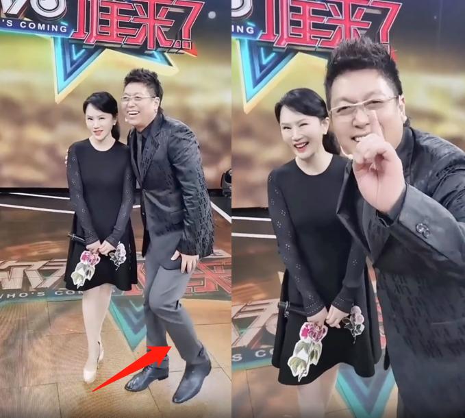 The 63-year-old Wang Weinian put his arms around his shoulders and Ren ...