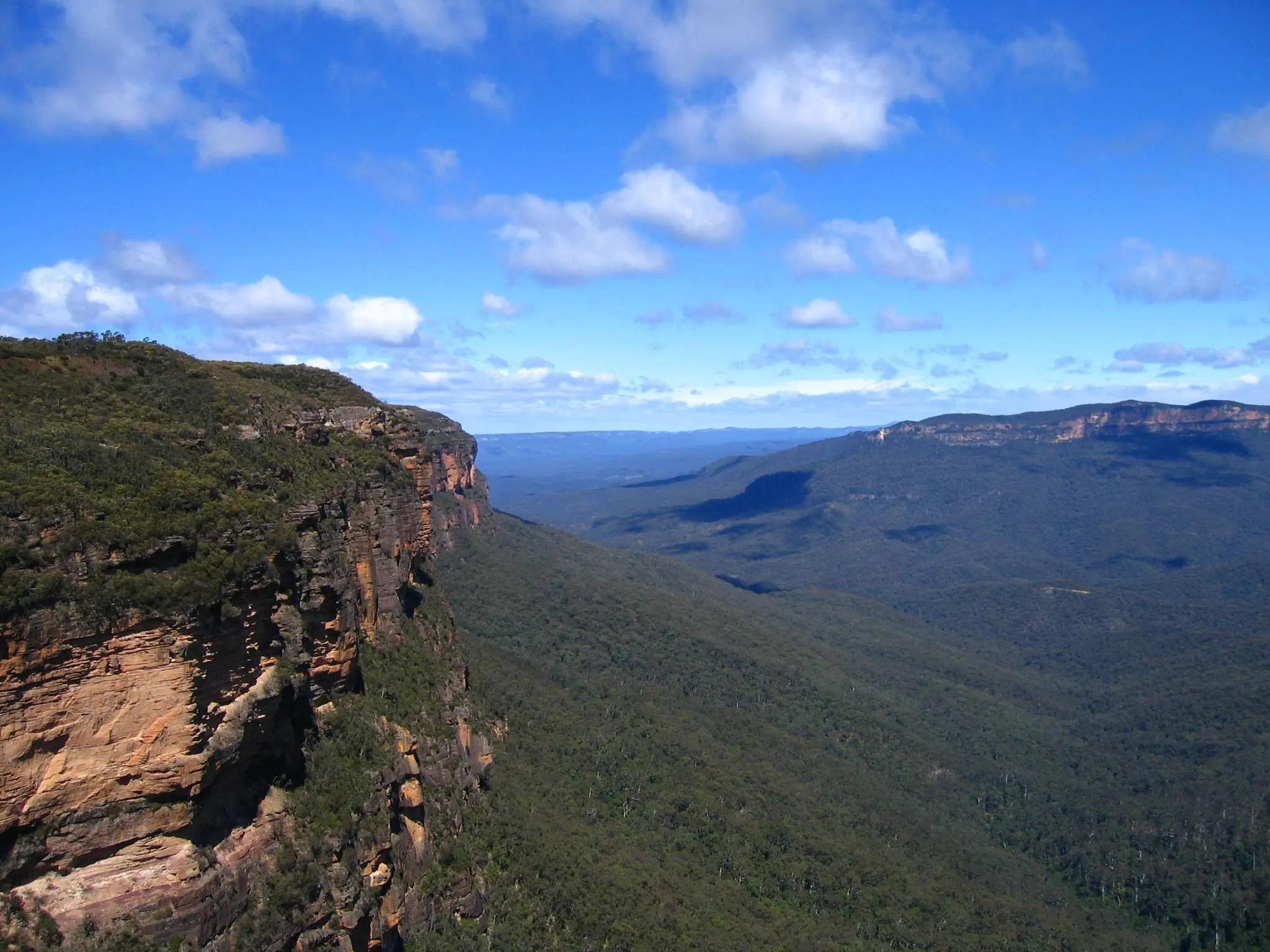 Blue Mountains: Nature's Magnificent Gallery - iMedia