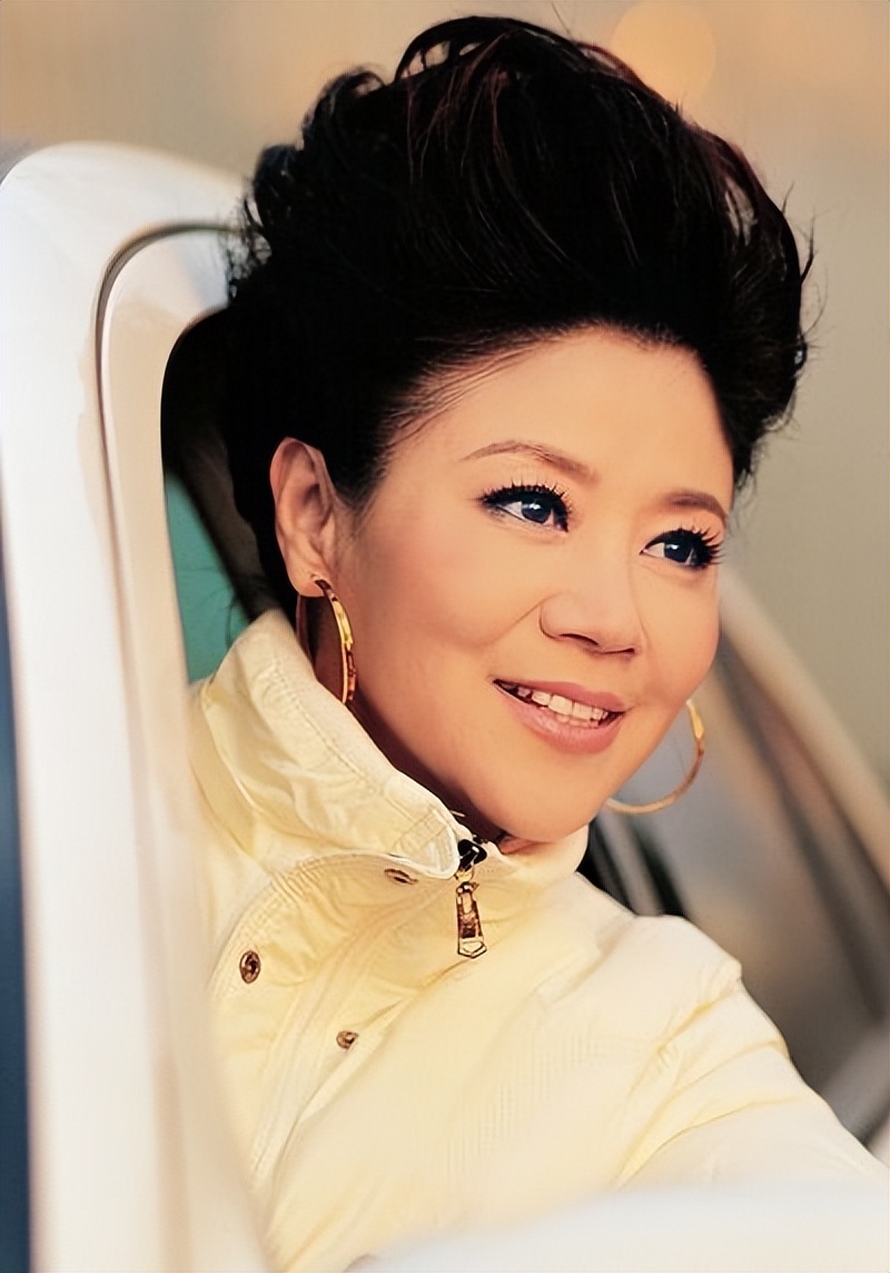 Famous singer Su Hong: Losing her father, mother and husband, now her ...
