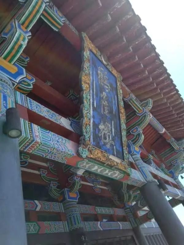 Autumn Travels Author: Liang Hong - iNEWS