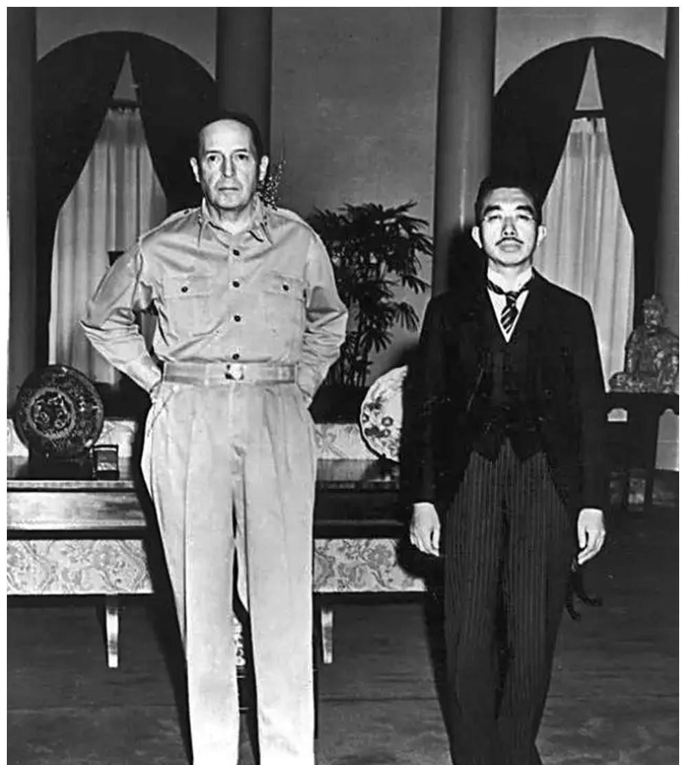 Why was MacArthur called the "emperor"? Look at how domineering he was ...