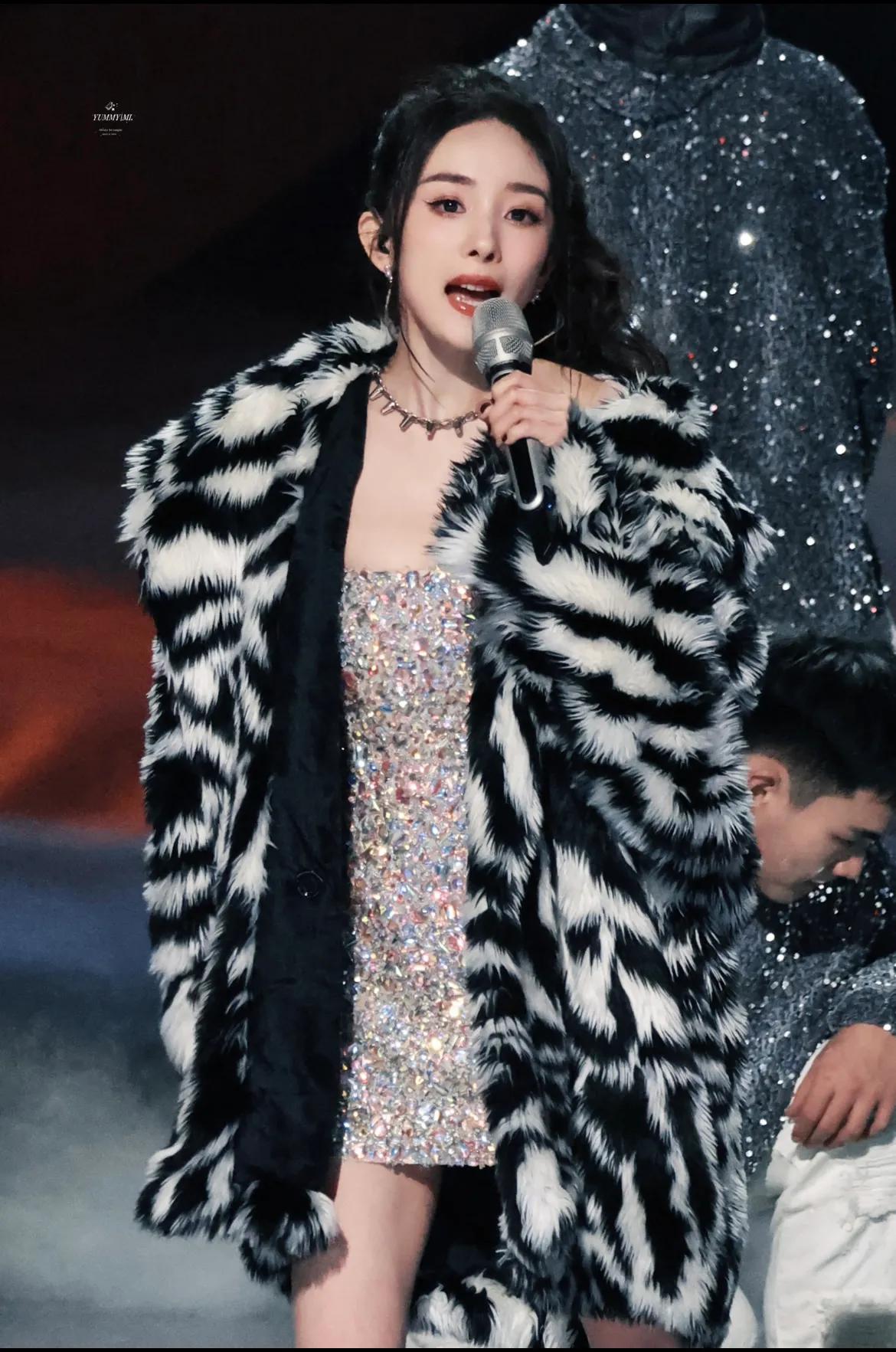 Yang Mi solo - iNEWS