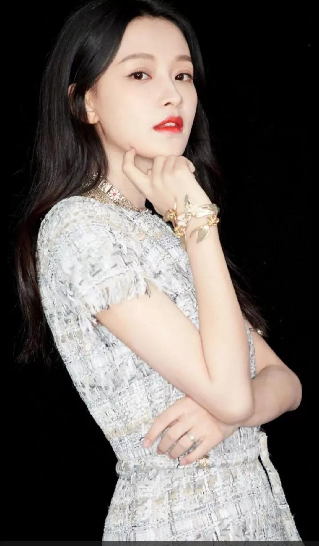 Sun Yi's stunning beauty - iNEWS
