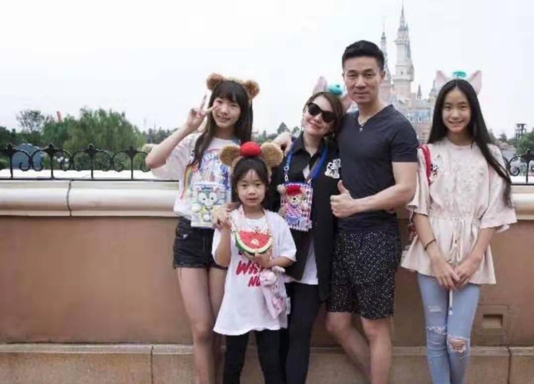 How does Little S's husband, Xu Yajun, rely on to survive in the S family? - iMedia