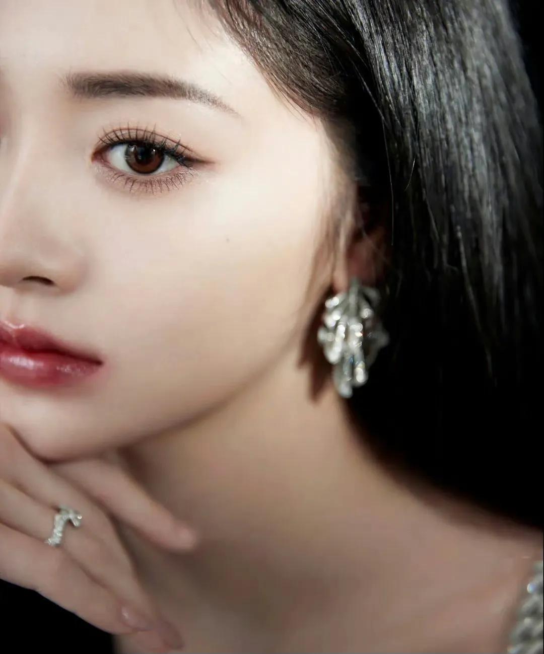 Beauty Gallery 2--Zhou Jieqiong - iNEWS
