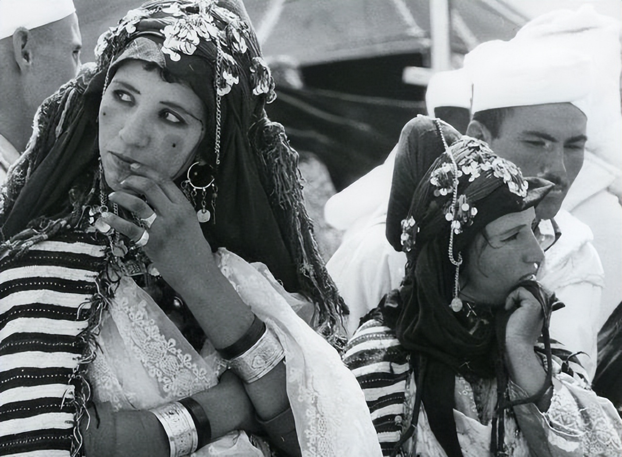 The Social and Cultural Changes of the Ashraf Dynasty - iNEWS