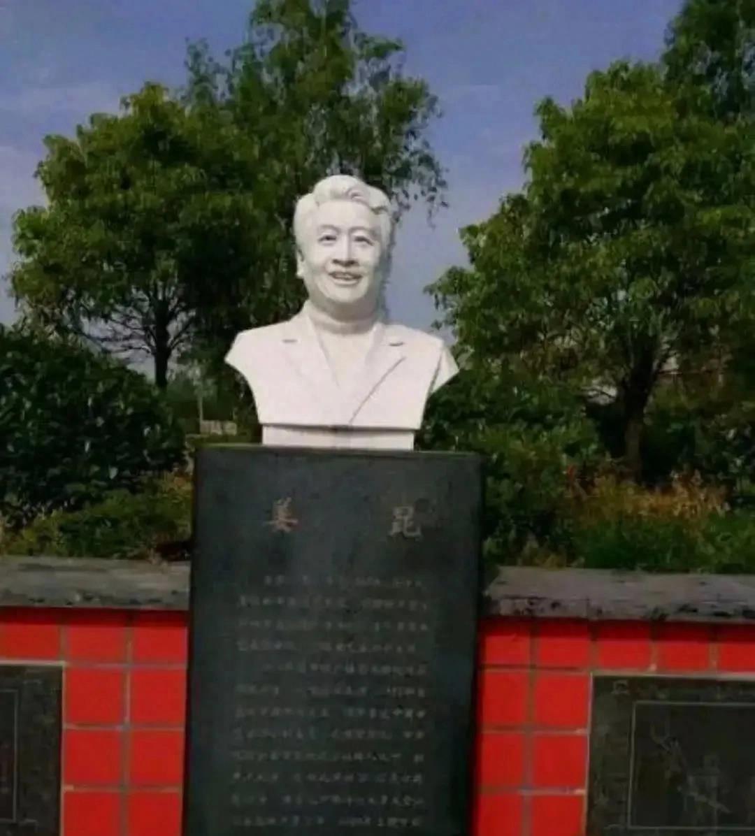 Jiang Kun's statue caused huge controversy and went against traditional ...