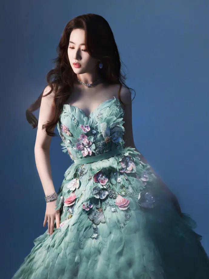 Weibo Night: The Peacock Princess Liu Yifei is so beautiful - iMedia