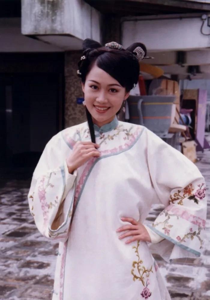 Revealing the true appearance of costume queen Liang Xiaobing, the ...