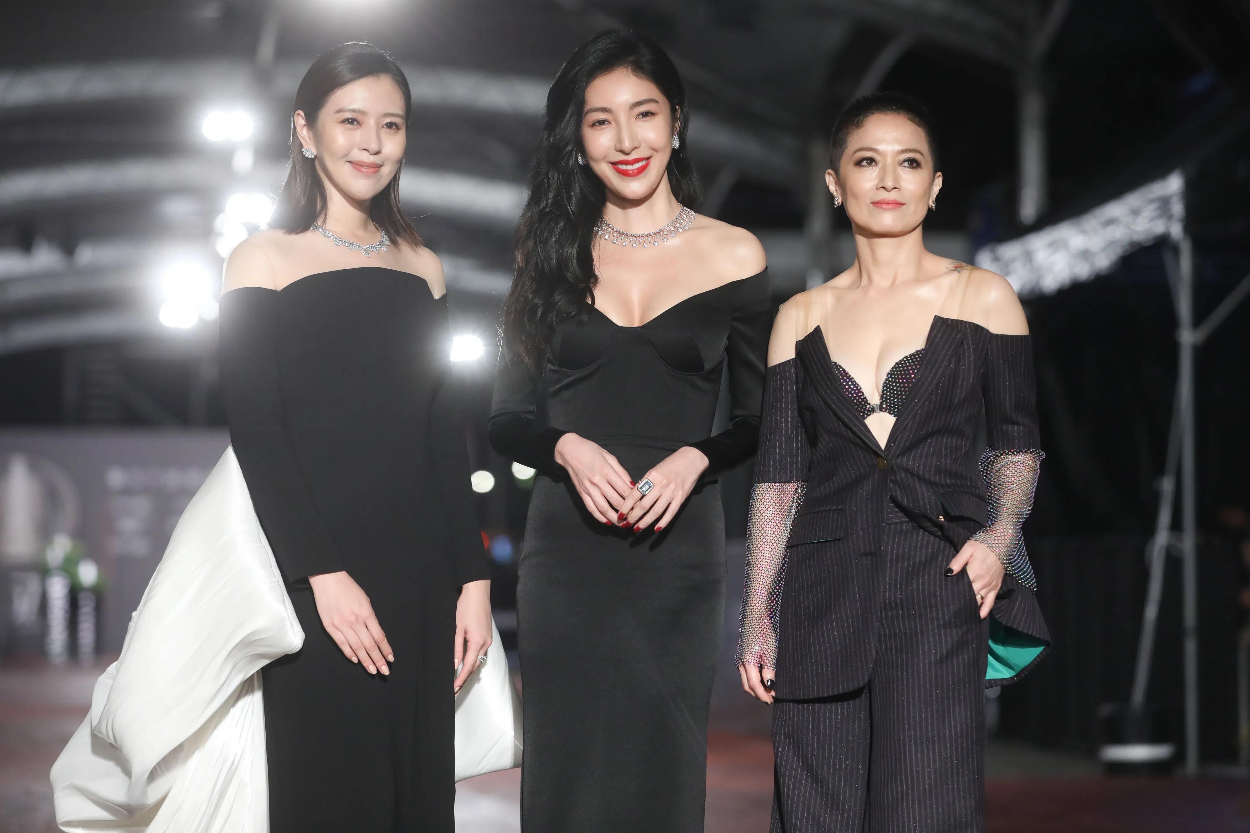 Liu Pinyan's red carpet styling exposure - iNEWS