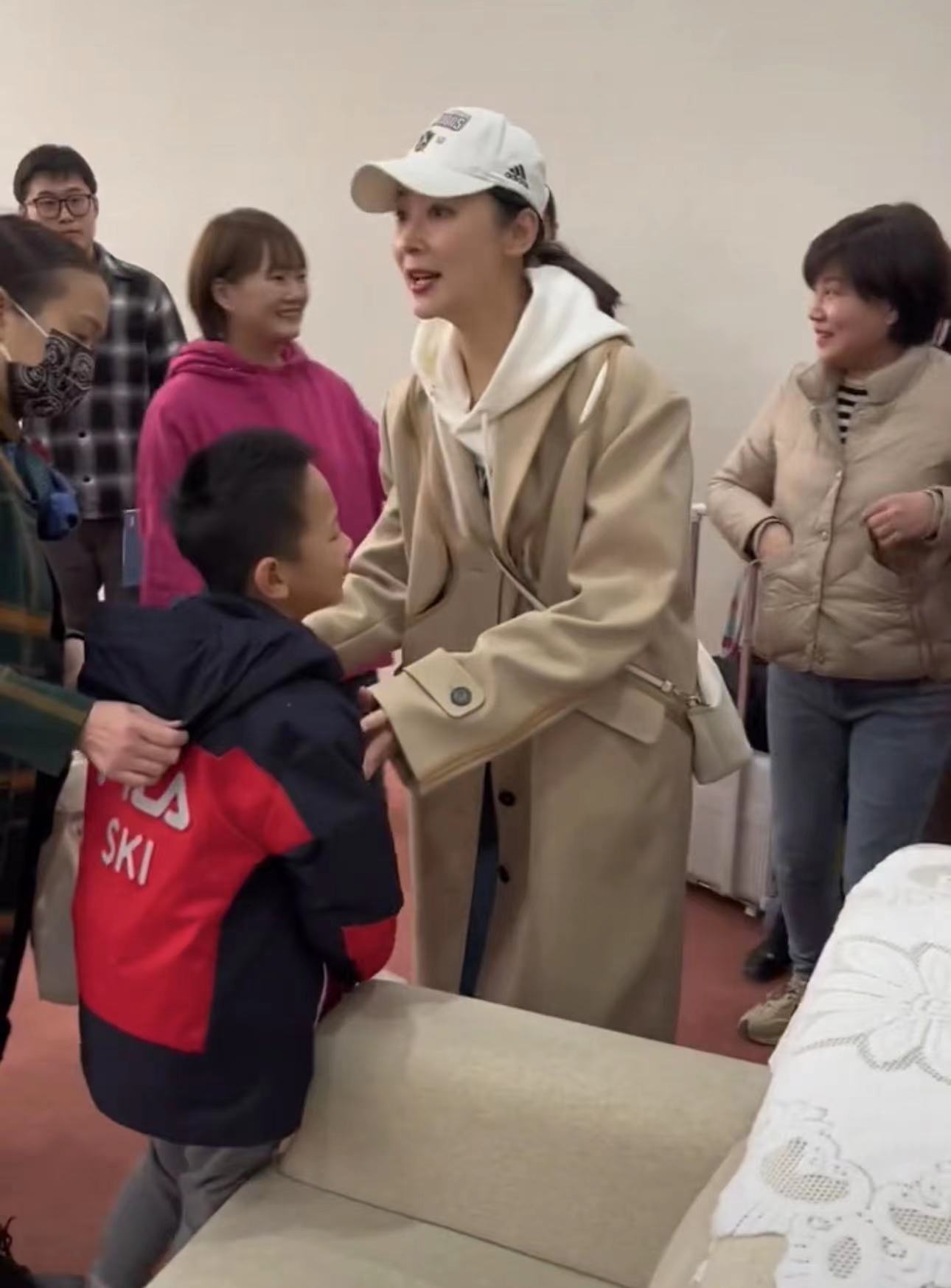 The Knockout Cheng Cheng brings Wahan to the face! The son's single ...