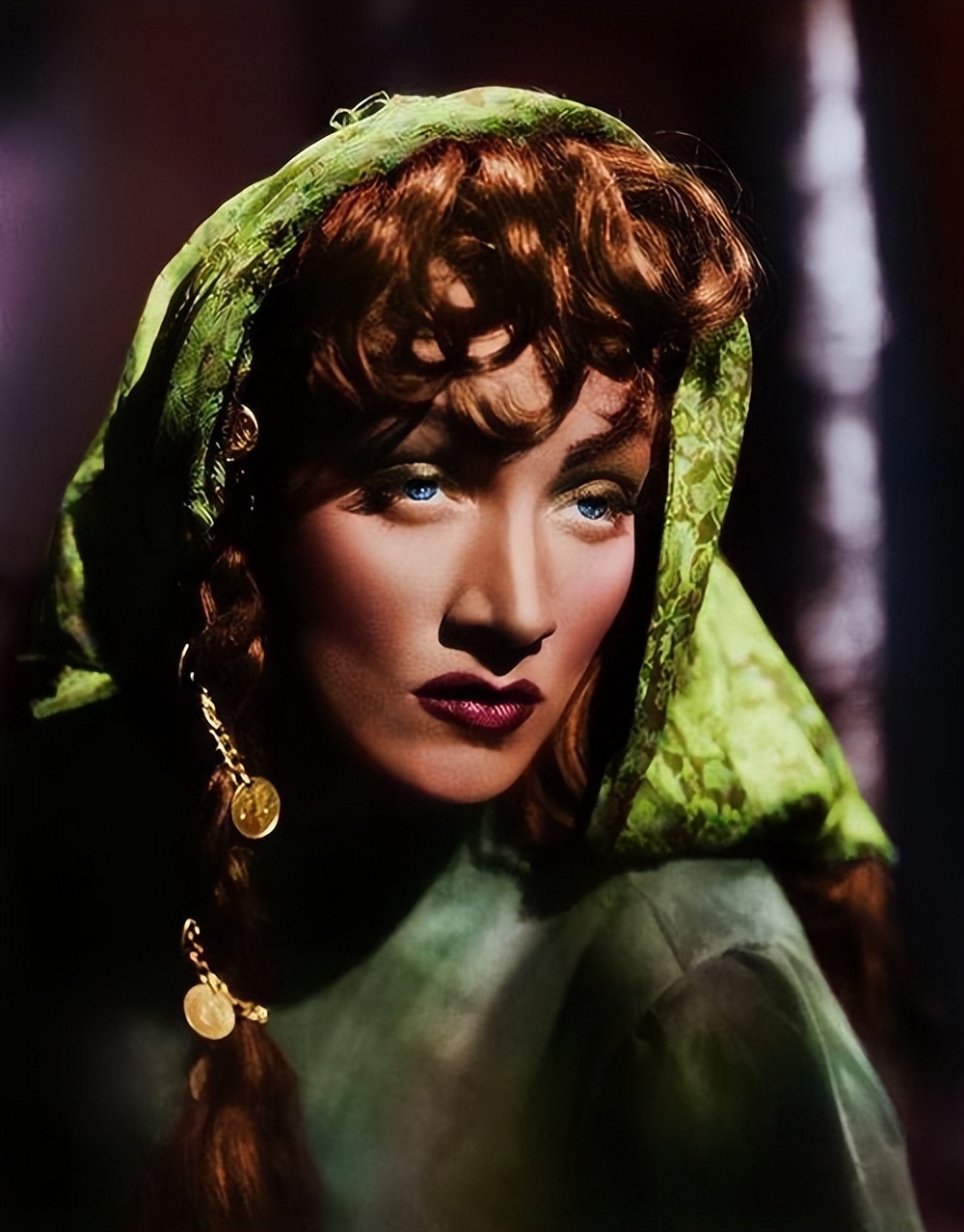 The movie "Golden Earring": the dilemma and the complexity of human nature, the exploration of ...