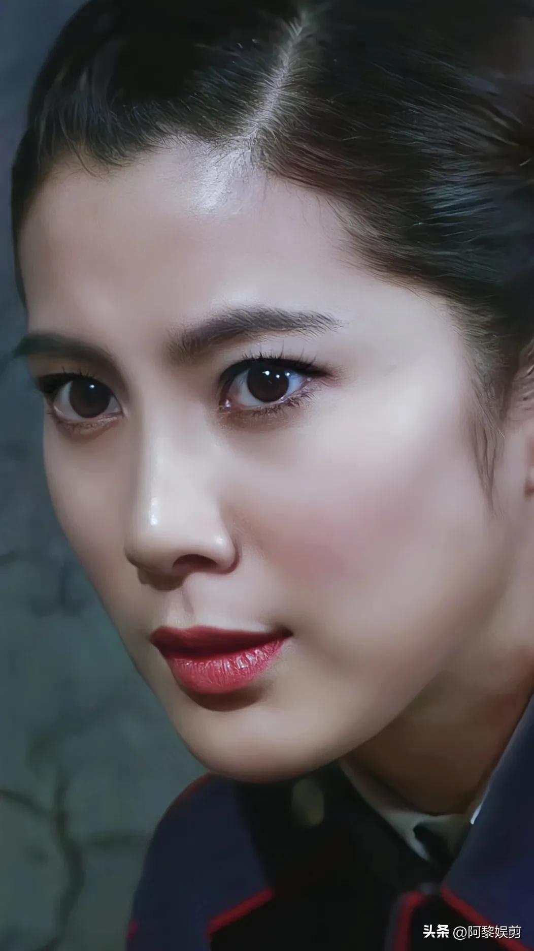 Wang Ke is very attractive in cheongsam, and even more beautiful in ...