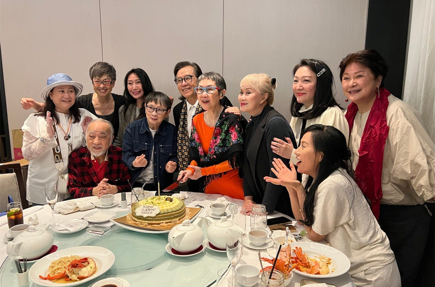 David Jiang invites the stars to celebrate his wife's birthday!Kissing ...