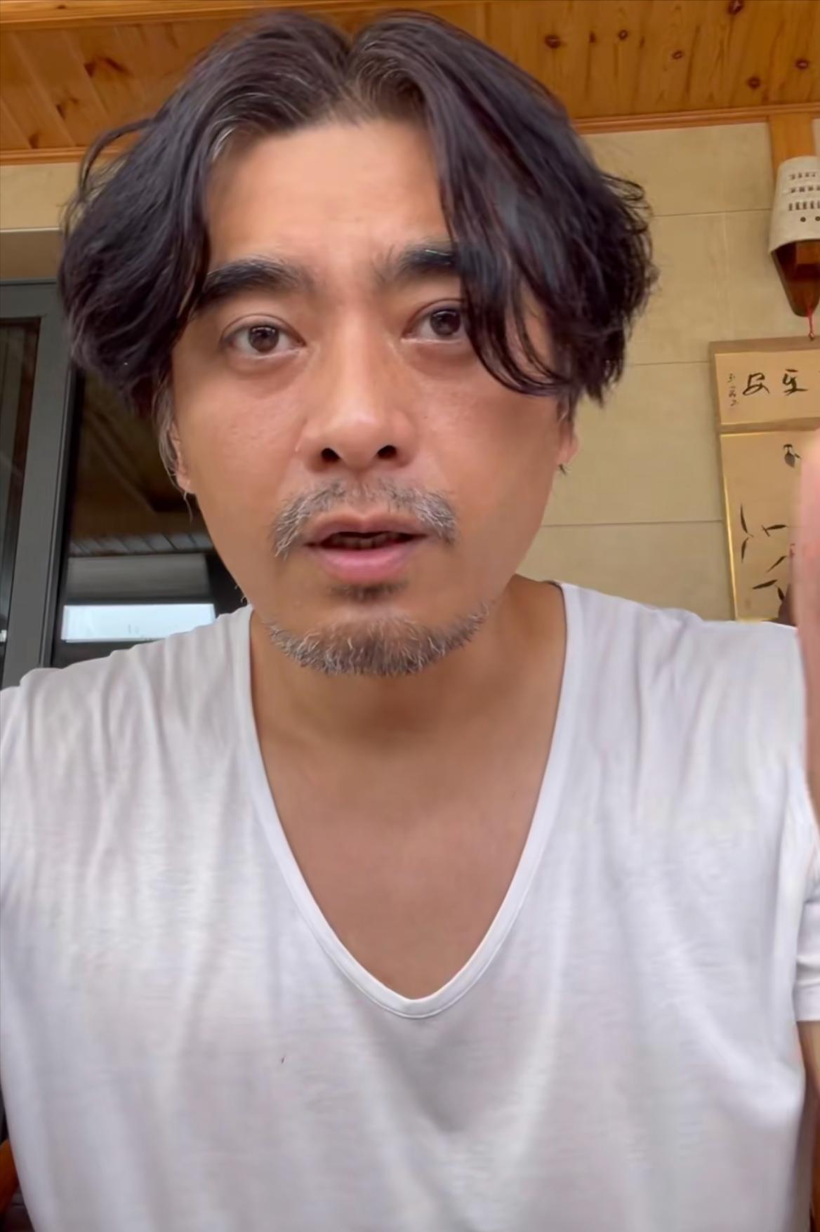 Actor Chen Long appeared on live broadcast in Yunnan to bring goods ...