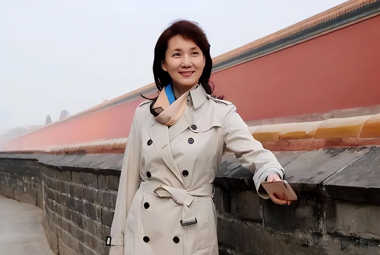 60-year-old Li Xiuping and 61-year-old Li Ruiying showed completely ...