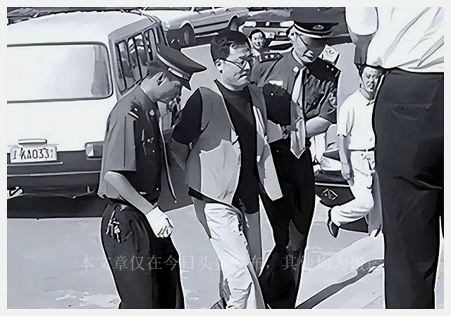 In 2006, Yuan Baojing was escorted to the funeral parlor and carried ...