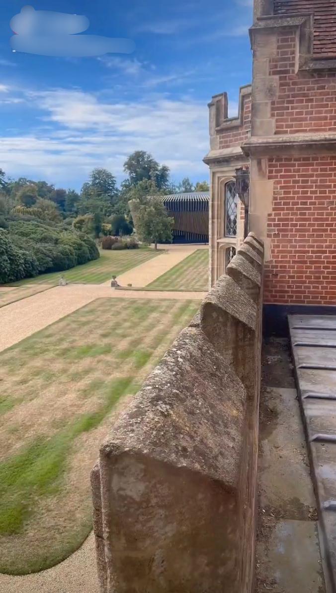 Li Xiangshao's daughter's British dormitory, Wang Shiling has a ...