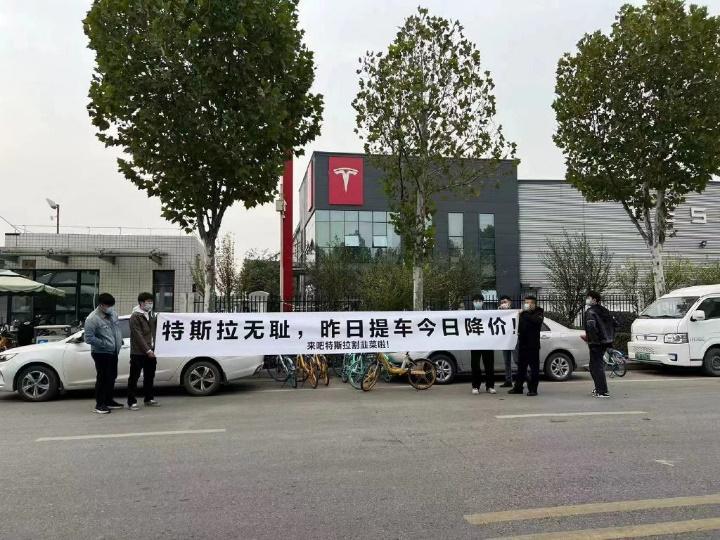 Tesla's price cuts hurt others and hurt yourself? No, it is devouring ...