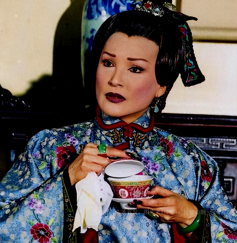 Actresses with "mean faces" all have "ferocious" looks on their faces ...