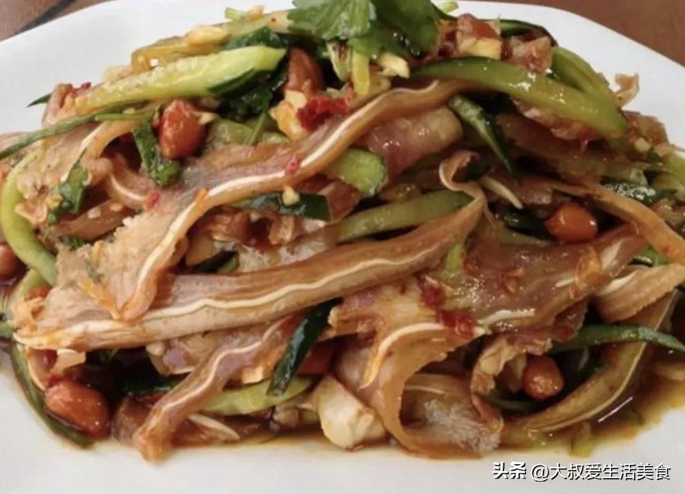 Eat cold pig ears when the weather is hot. It's simple and easy to ...