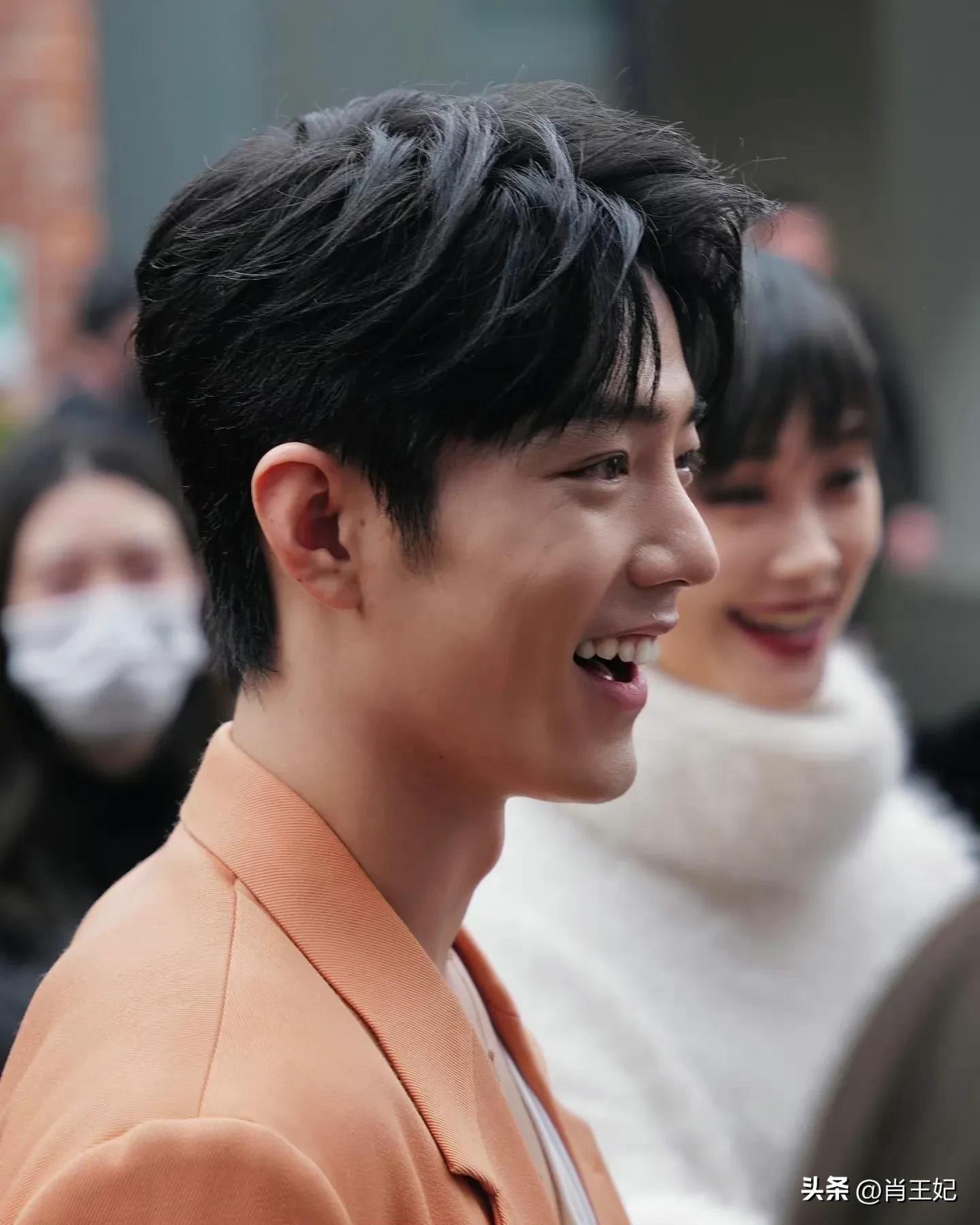 The pores are clearly visible, the grainy muscles are moving towards ...