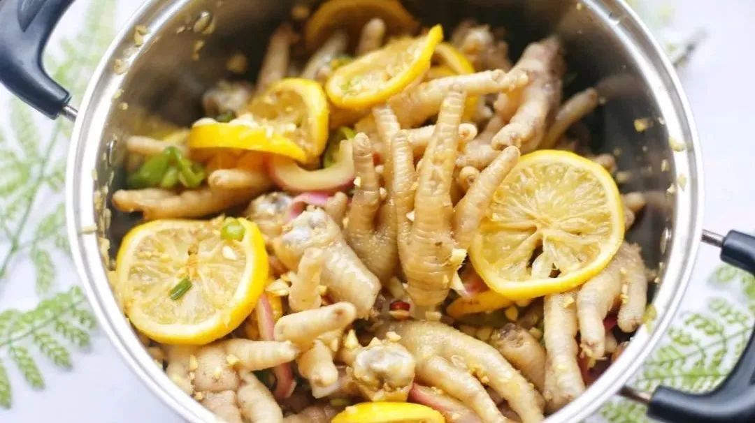 Delicious, easy to make, low-fat, hot and sour lemon chicken feet, save ...