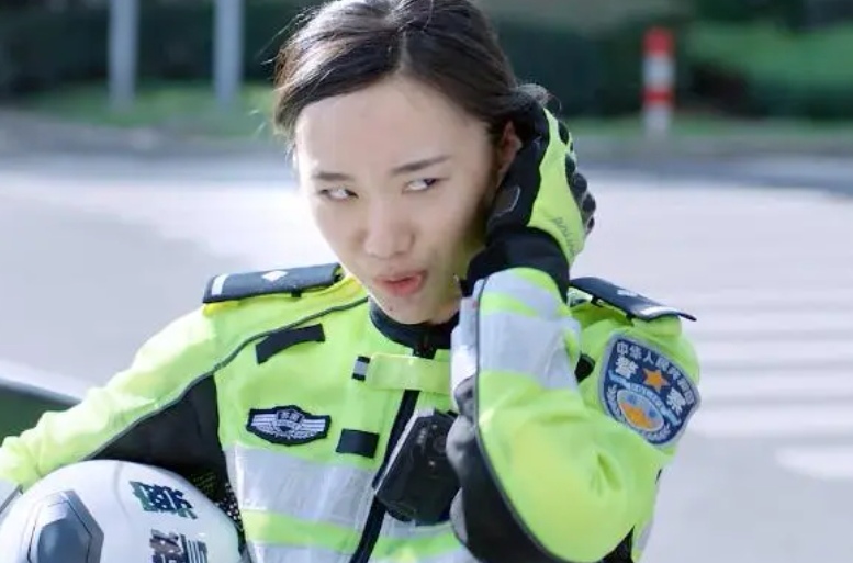 A Dou who can't help it! The "second generation star" who relies on his mother to squeeze the ...