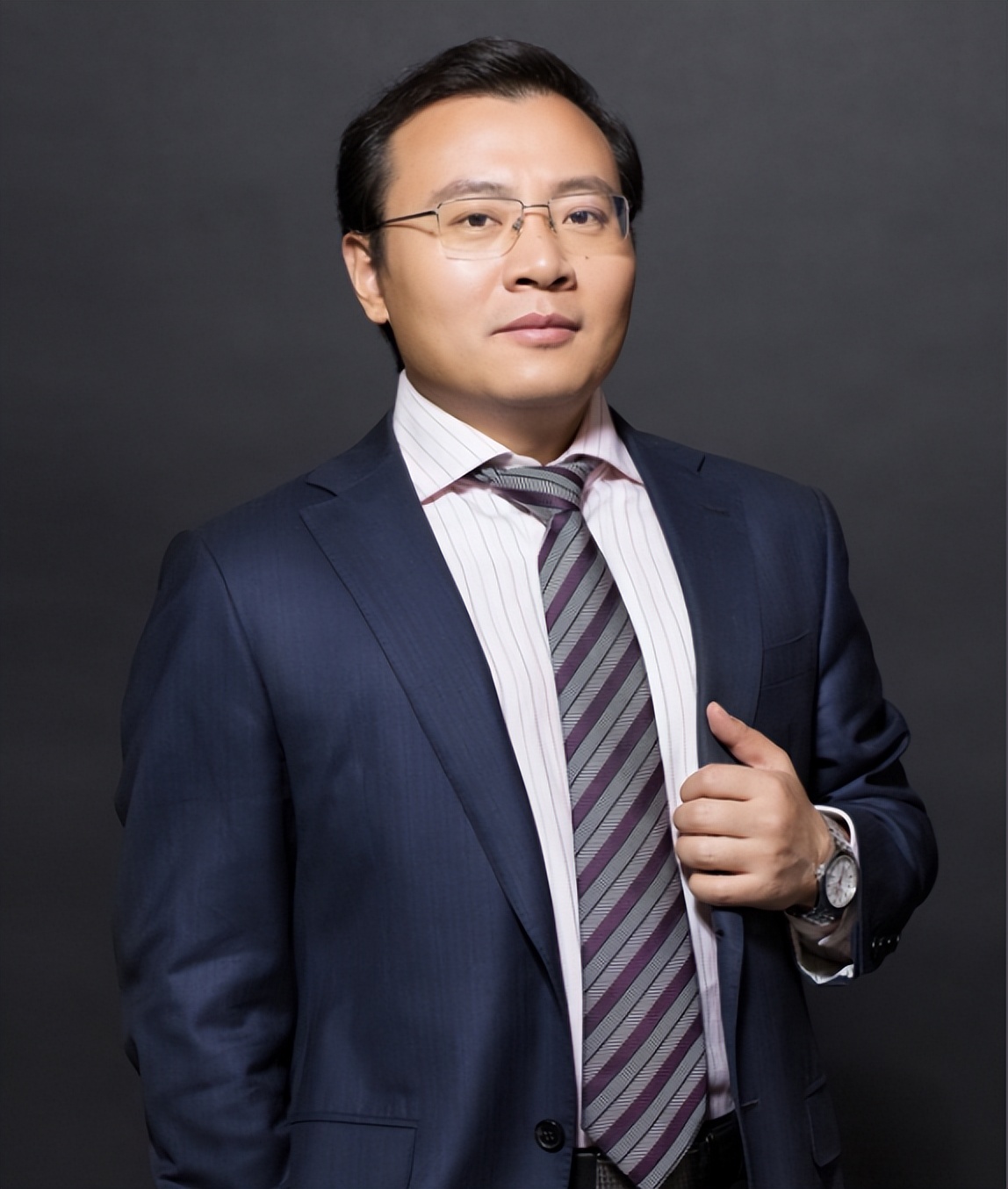 Ren Zeping is crazy about hair growth agents, and economists with an annual salary of 15 million ...