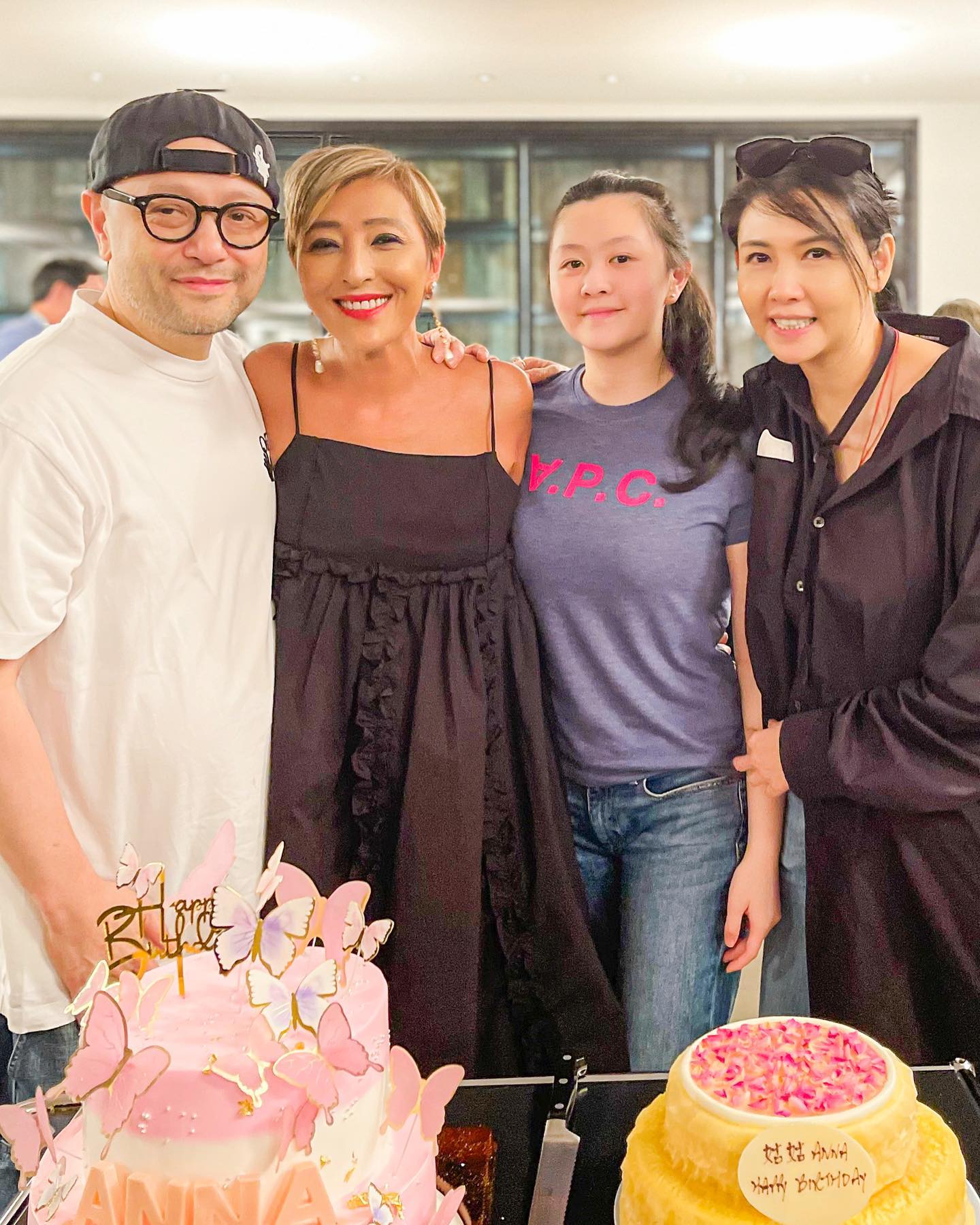 Qiu Shuzhen took her husband and daughter to the party!Zhang Zhilin's ...