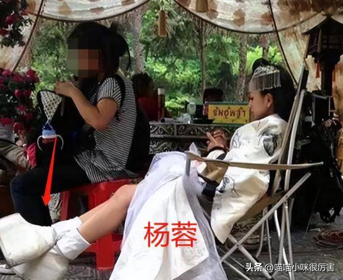 Fake horseback riding, fake princess hug, fake diving, the panorama ...