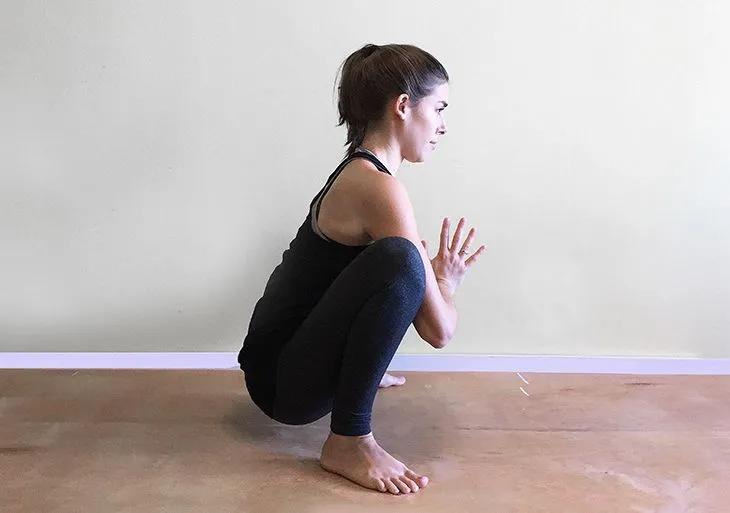 Share a yoga practice to stretch the groin, which is simple and ...
