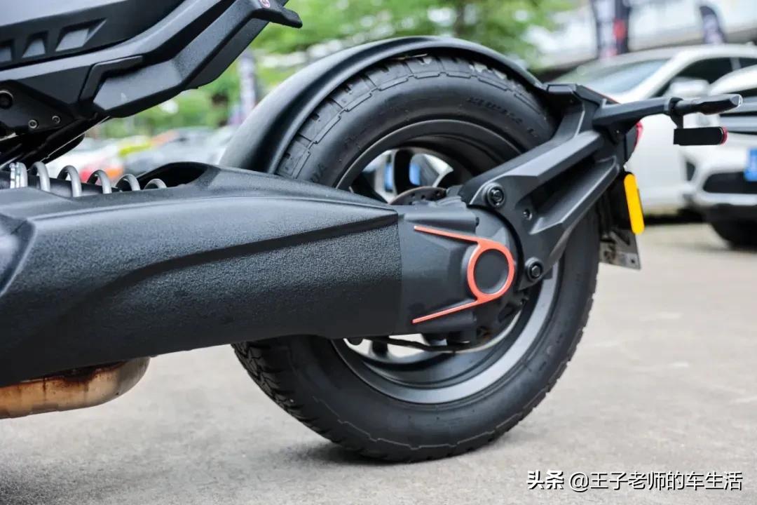 Cheapest Bombardier Scorpion Inverted Three-Wheeler - iNEWS