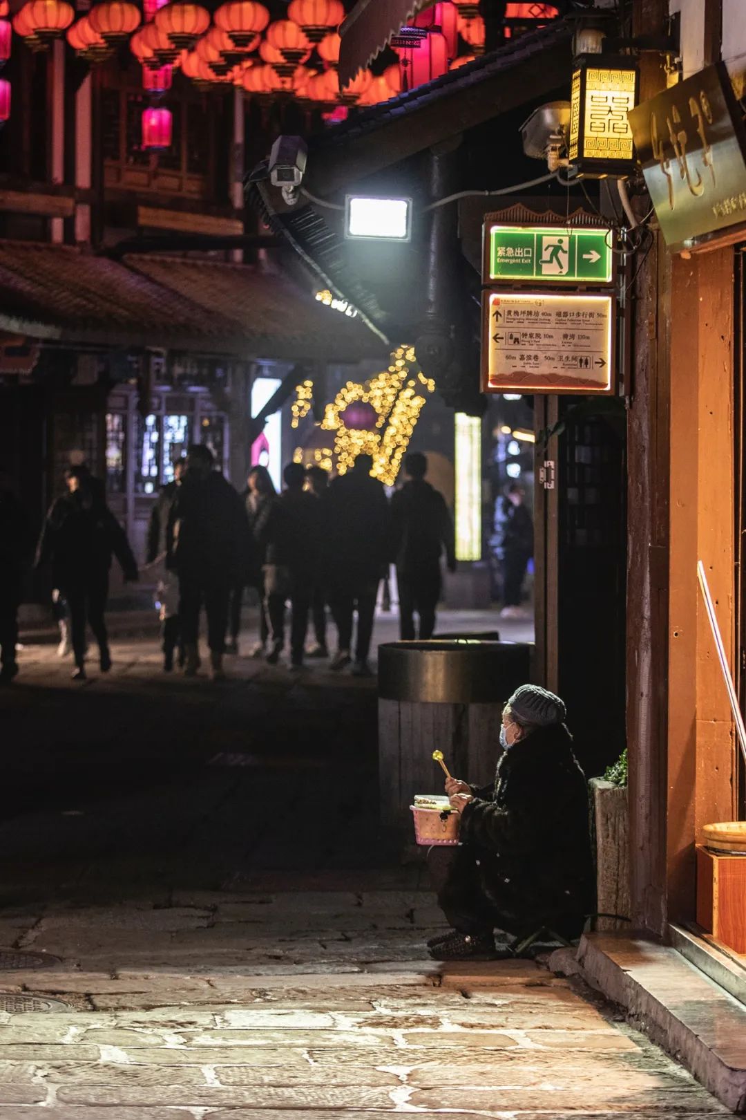 Going to sweep the streets during the Spring Festival will give you a ...