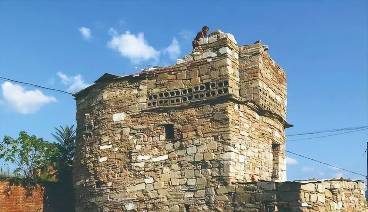 It took the Liang family 300 years to chop mountains and cliffs and ...