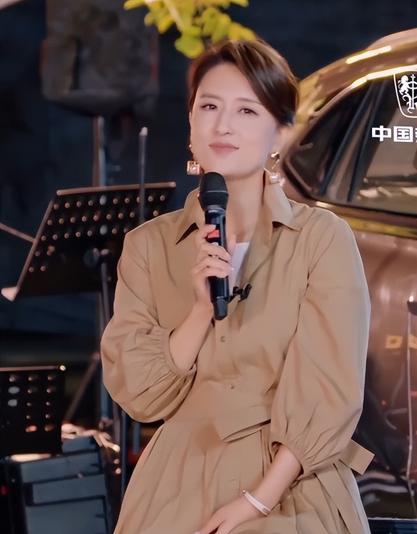 Sister Moon: I miss Zhang Lei, and take out the memory of the chorus ...