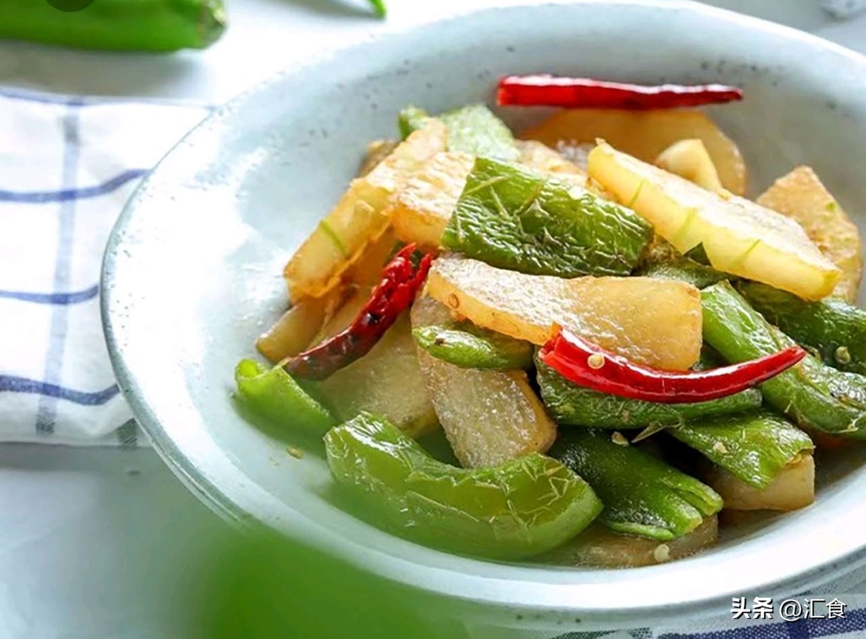 Scallion-flavored pork knuckle, lemon duck, tiger skin green pepper ...