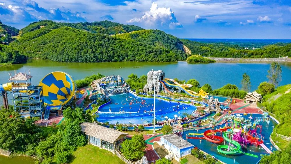 Book the perfect summer! Find coolness in Bailu Lake Water Park, and ...