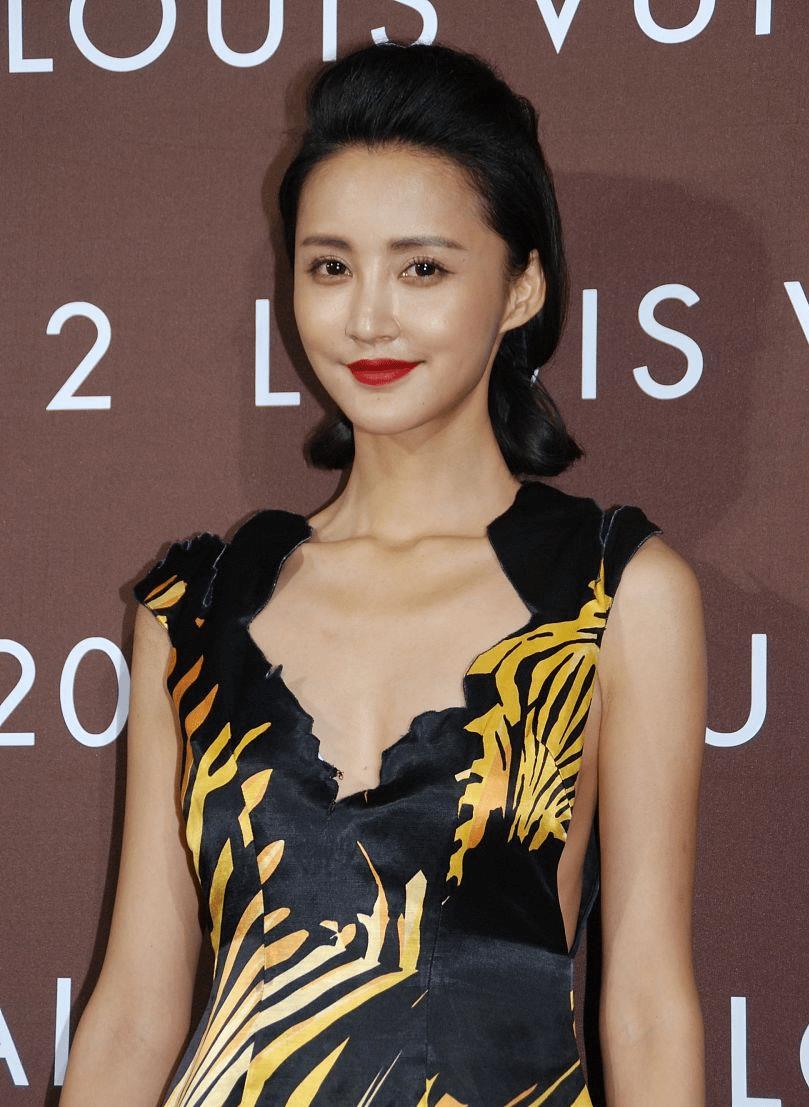 Yuan Hong married this goddess, and netizens exclaimed that they are so ...
